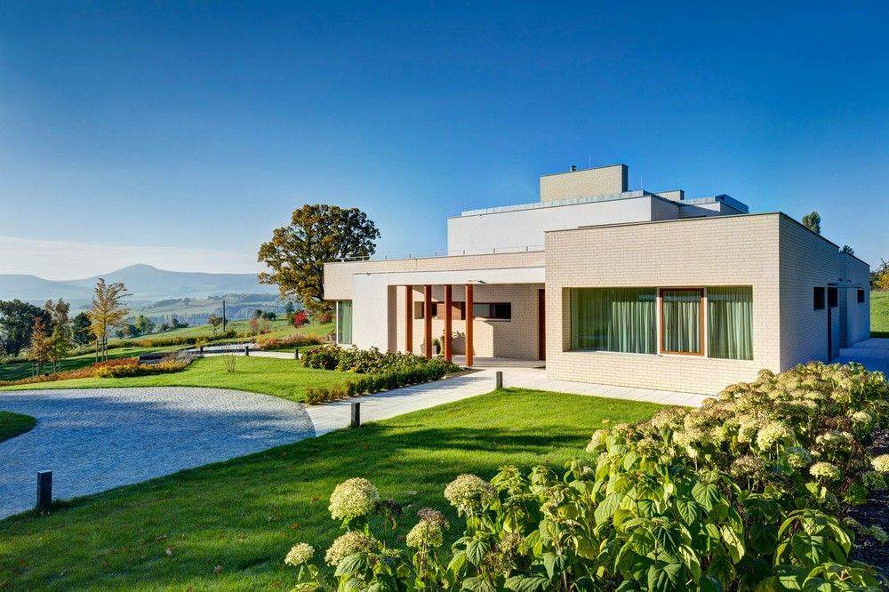 LÍCOVÉ CIHLY VÝBORNĚ PROPOJUJÍ INTERIÉR DOMU S JEHO EXTERIÉREM | Lipea ...